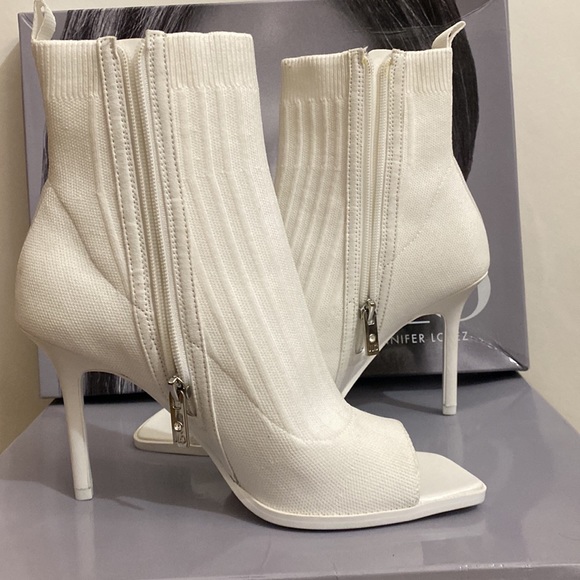 Jennifer Lopez | Shoes | New Jlo Jennifer Lopez Off White Goldi Peep ...